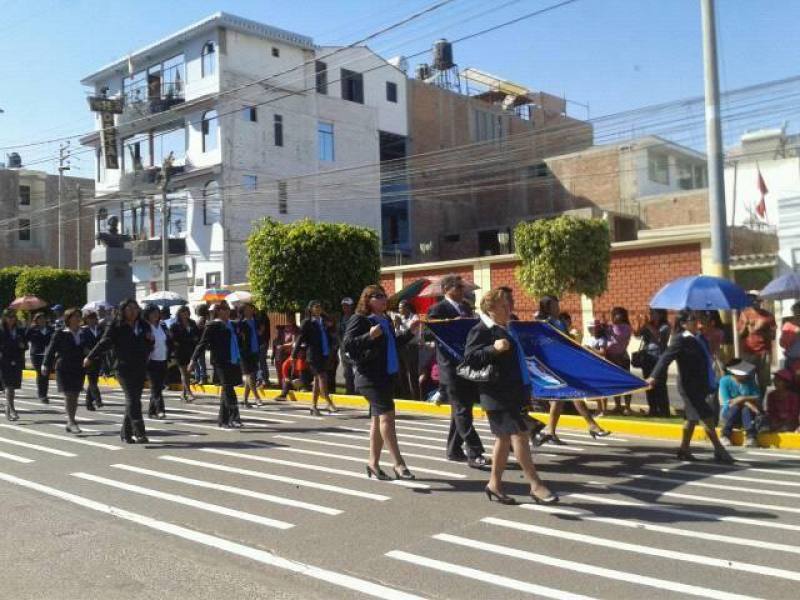 MOQUEGUA: SI HUBO DESFILE POR FIESTAS PATRIAS